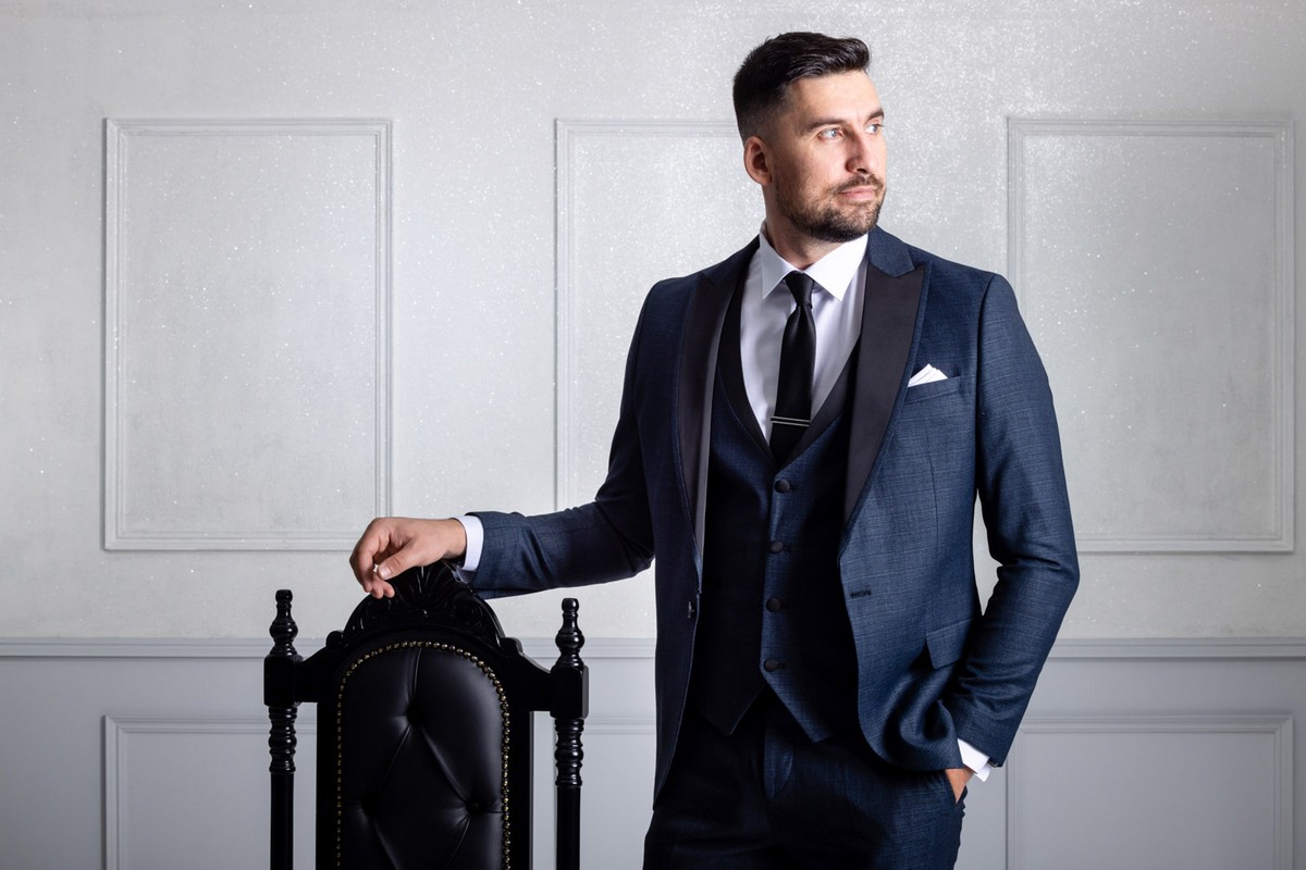 Prince Stores: 10 stylish κοστούμια που θα κάνουν upgrade στο groom ...