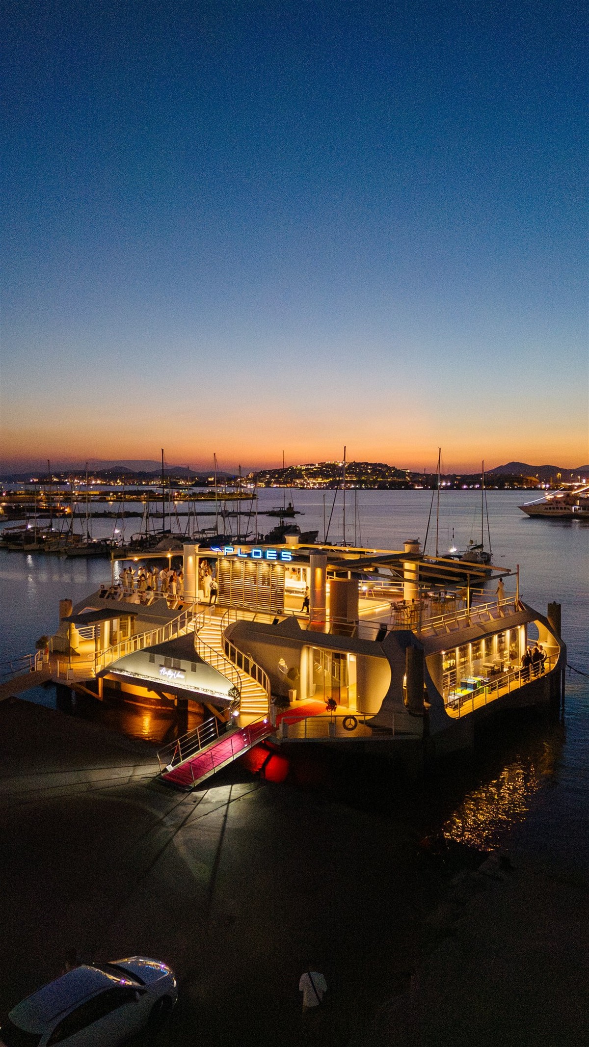 Γάμος εν πλω; Στο Ploes Floating Venue κάθε wedding όνειρο γίνεται ...
